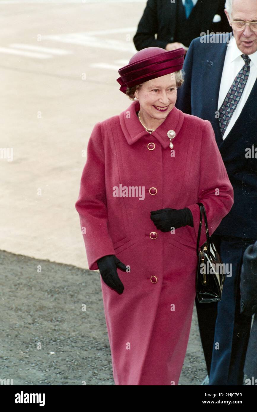 Queen Elizabeth II Heathrow Airport April 1990 Stock Photo - Alamy