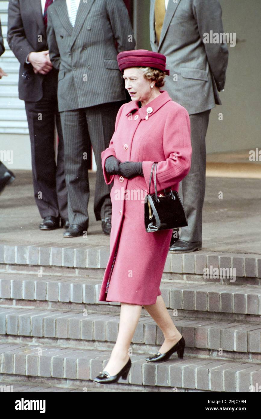 Queen Elizabeth II Heathrow Airport April 1990 Stock Photo - Alamy