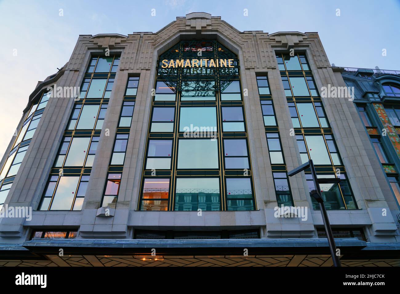 PARIS, FRANCE -9 JAN 2022- View of the landmark Samaritaine building on ...