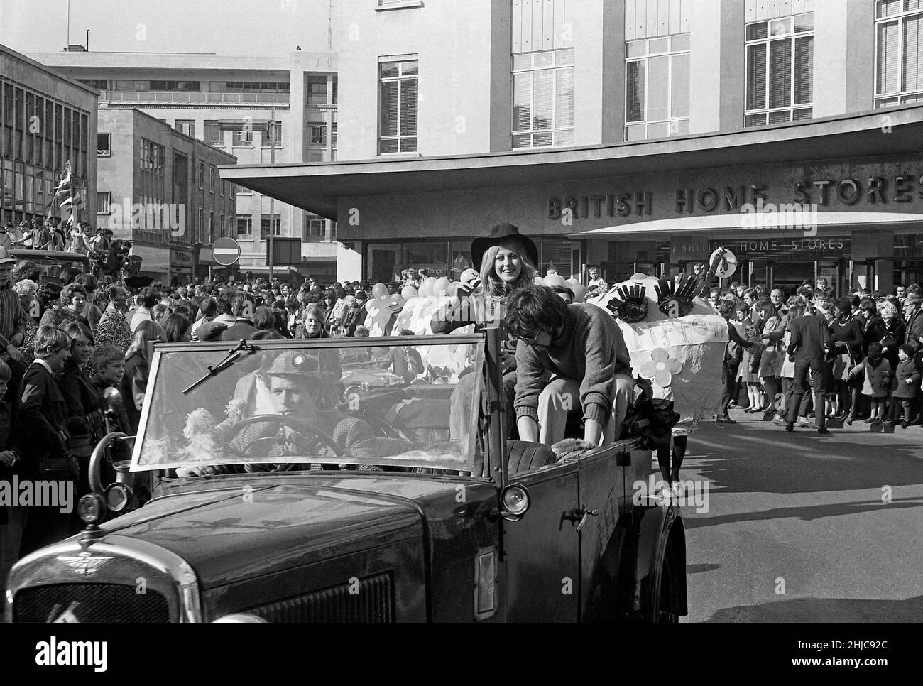 1930s students march in parade hi-res stock photography and images - Alamy