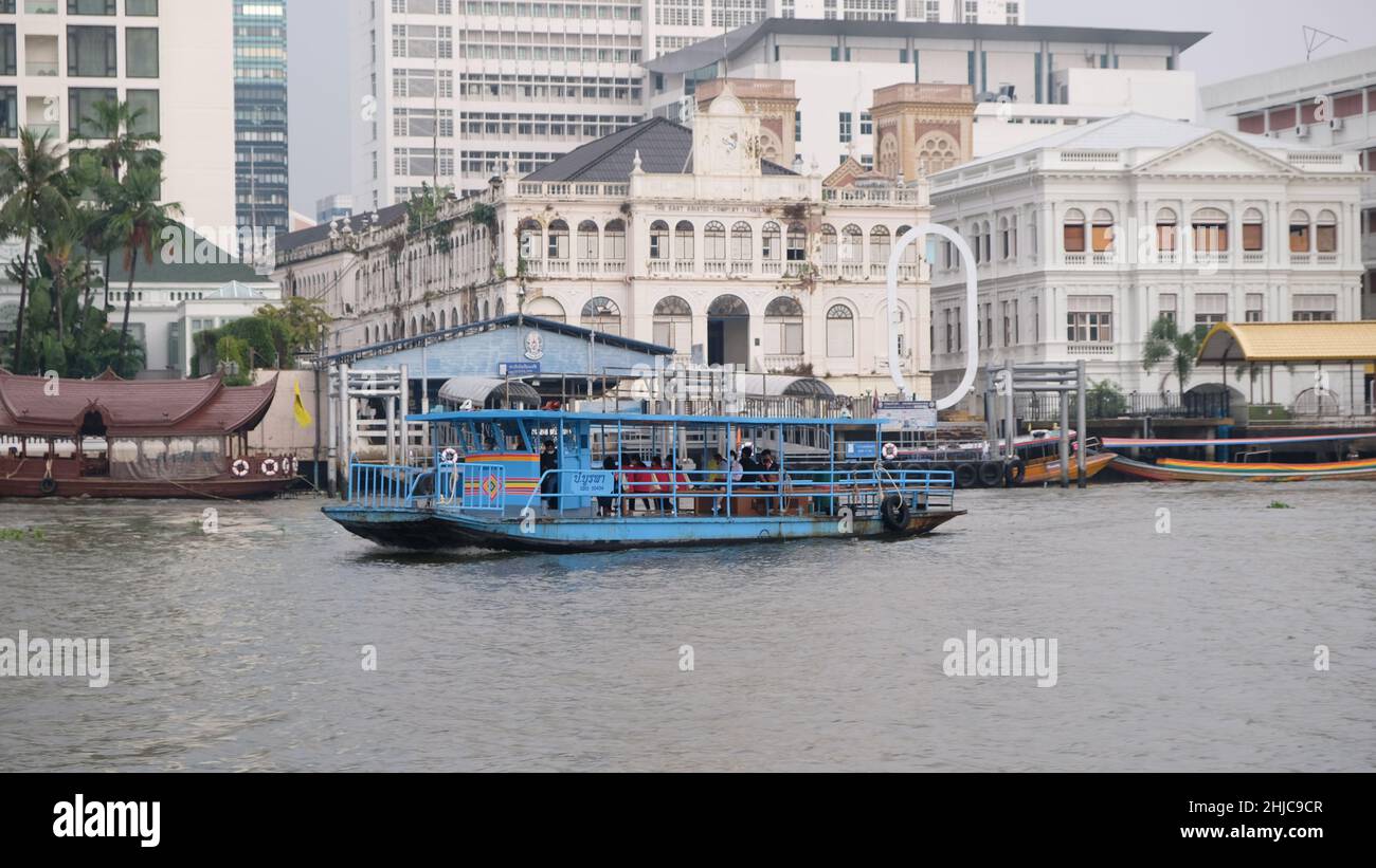 Klong San Ferry Boat to Si Phraya Pier Klong San Ferry Boat to Si ...