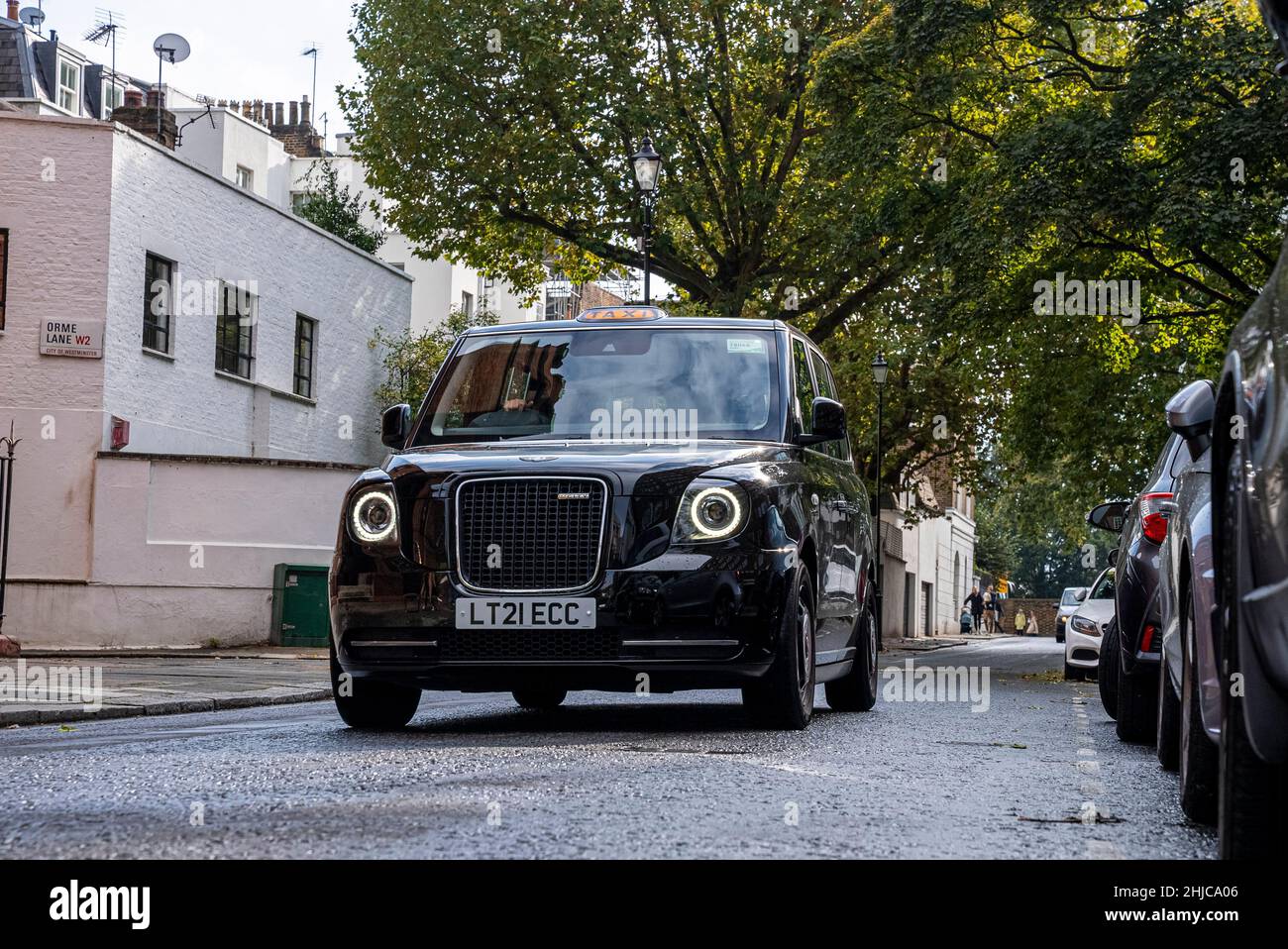 Traditional black cab hi-res stock photography and images - Alamy