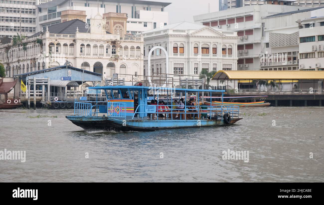 Klong San Ferry Boat to Si Phraya Pier Klong San Ferry Boat to Si ...