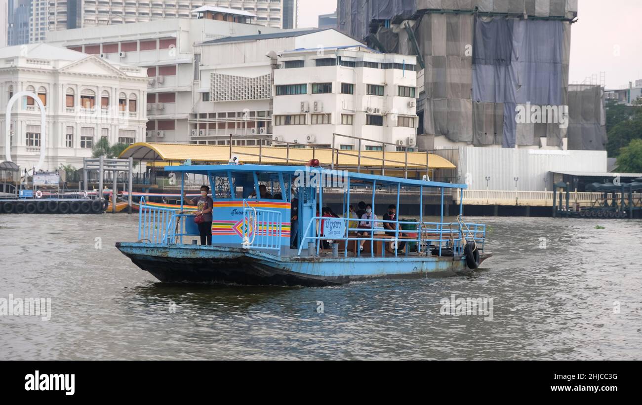 Klong San Ferry Boat to Si Phraya Pier Klong San Ferry Boat to Si ...