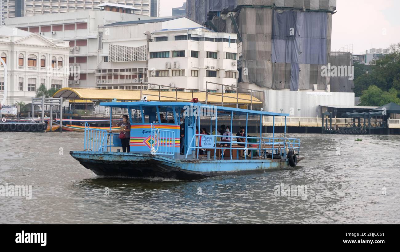 Klong San Ferry Boat to Si Phraya Pier Klong San Ferry Boat to Si ...