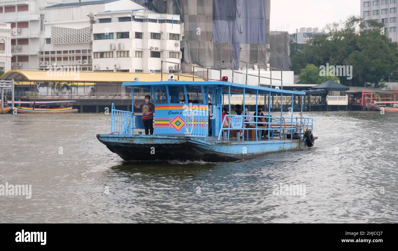 Klong San Ferry Boat to Si Phraya Pier Klong San Ferry Boat to Si ...