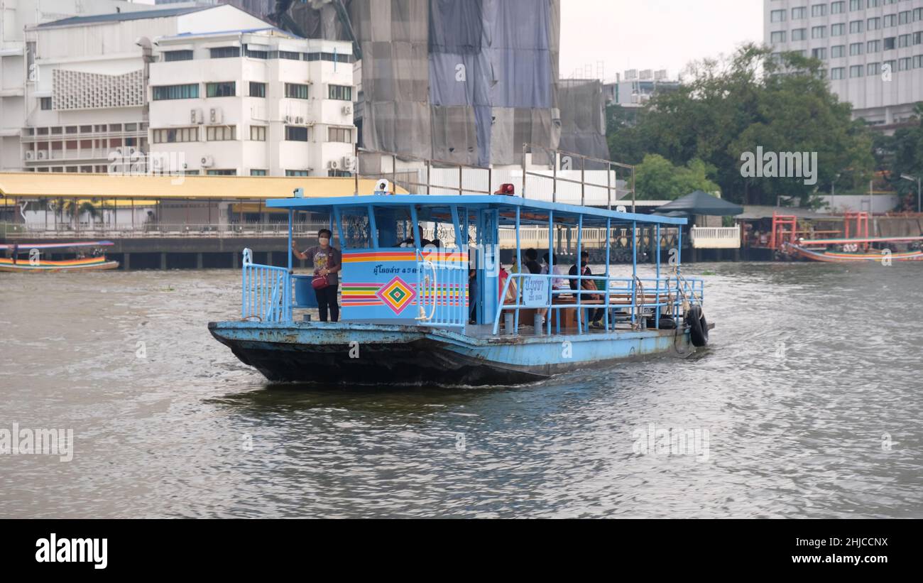 Klong San Ferry Boat to Si Phraya Pier Klong San Ferry Boat to Si ...