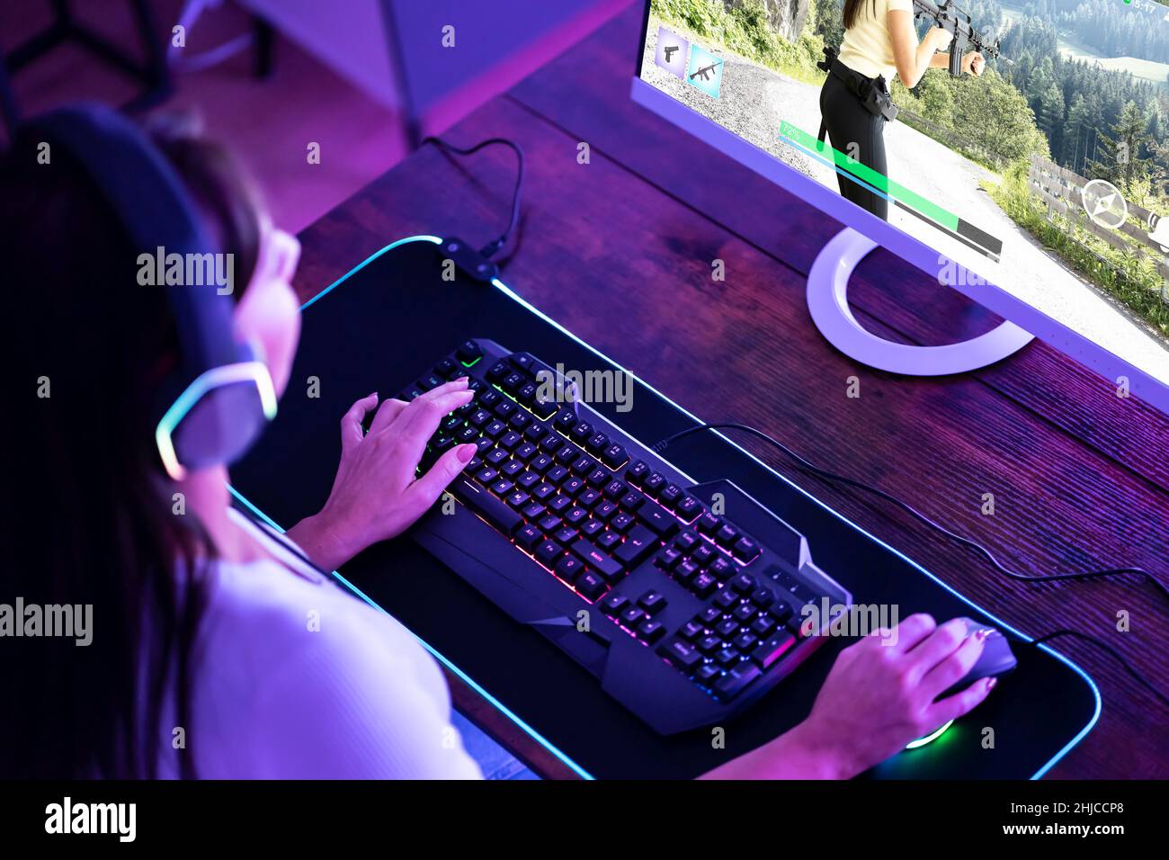 Shoot esports hi-res stock photography and images - Alamy