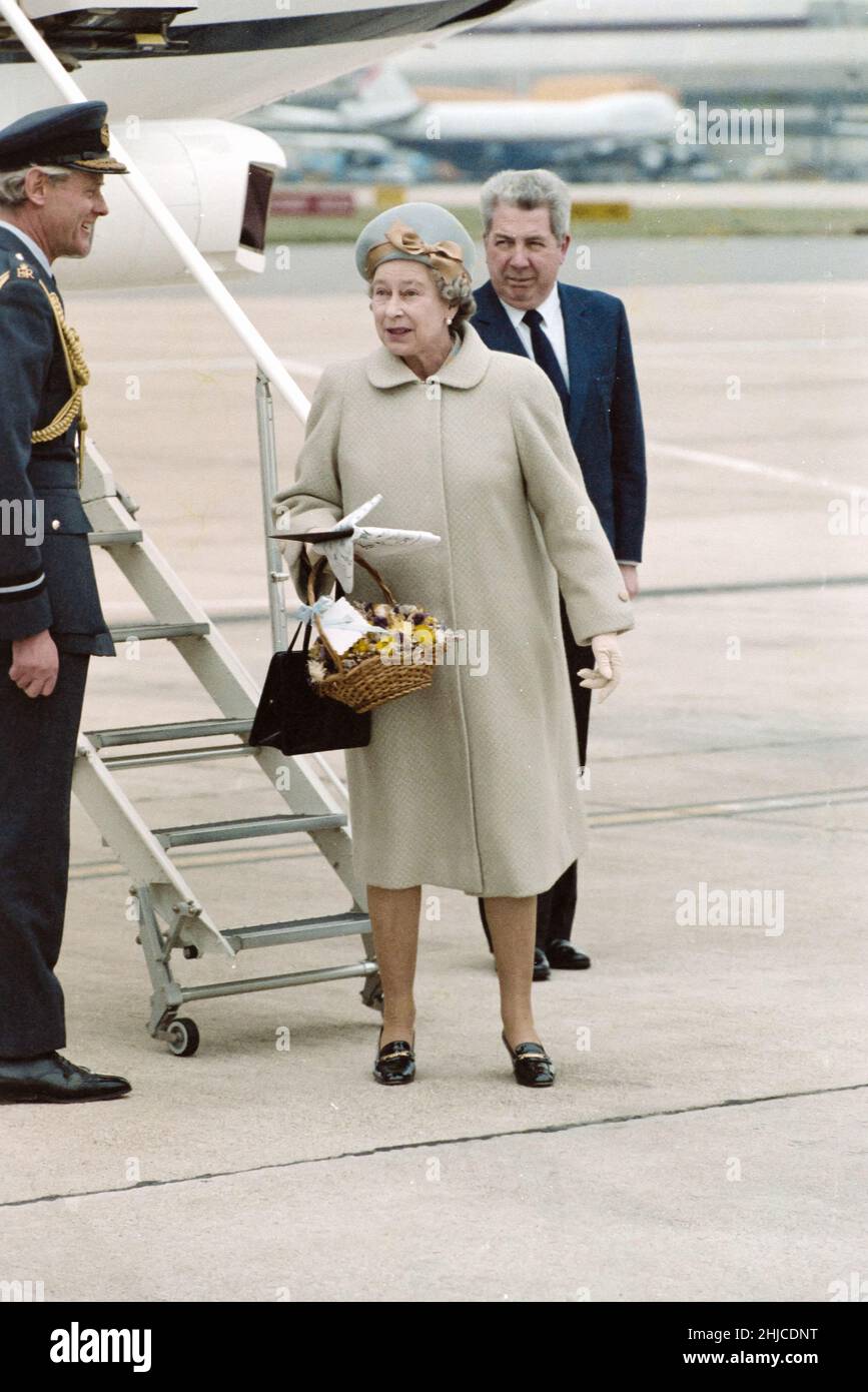 Queen elizabeth ii 1992 hi-res stock photography and images - Alamy