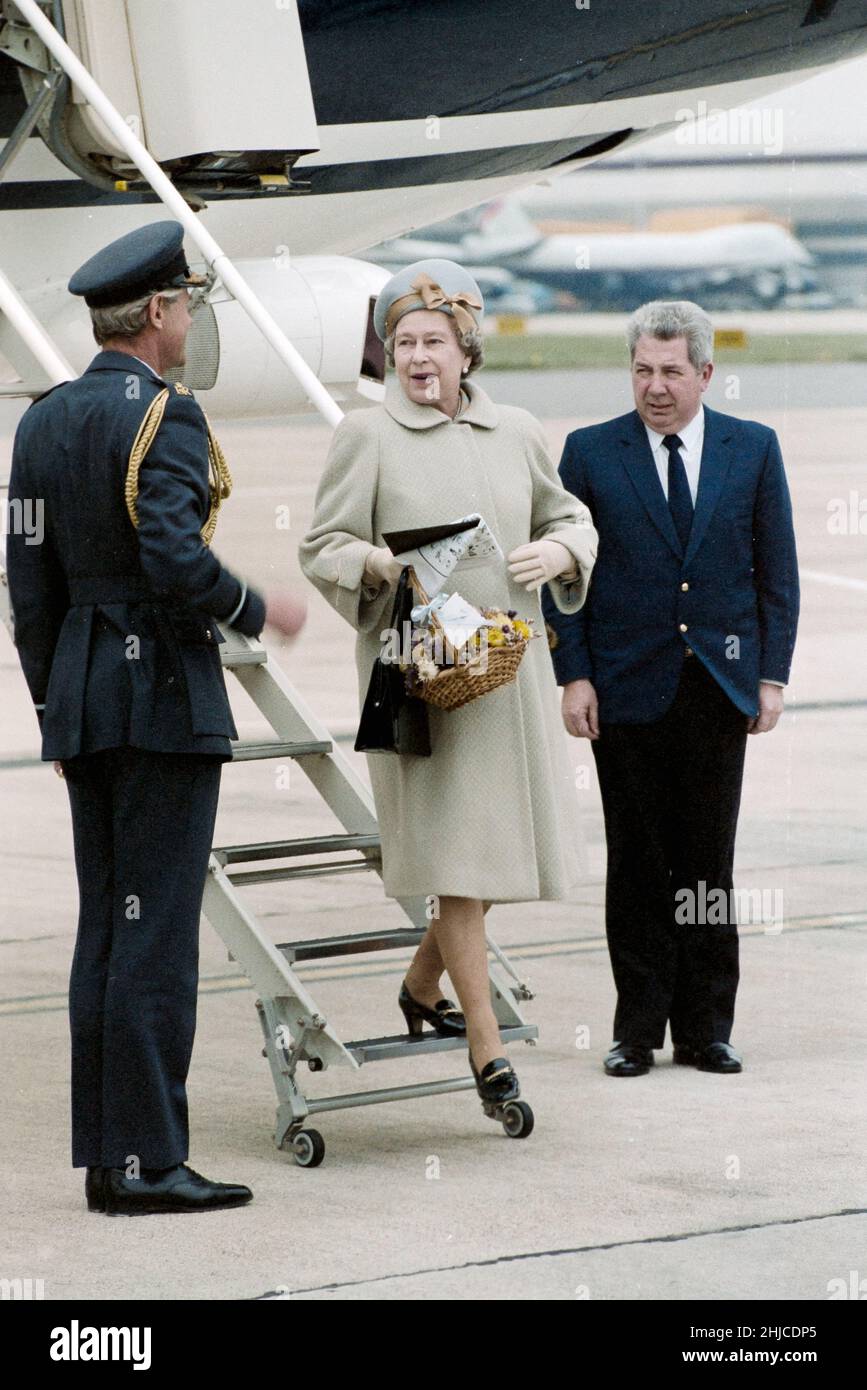 Queen Elizabeth II 1992 March 31st Heathrow C/N 011590 Stock Photo - Alamy