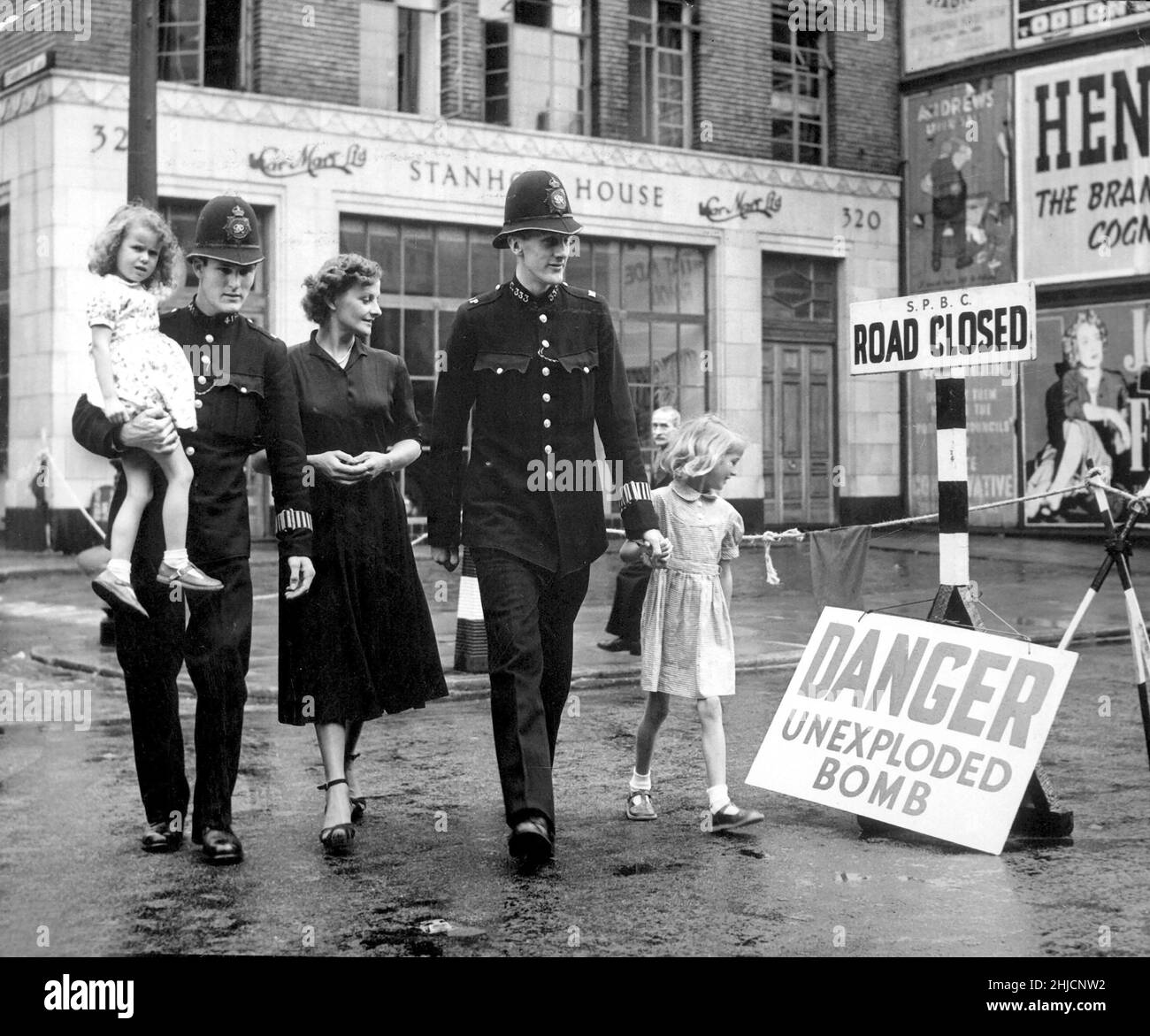 Unexploded bomb from 1941 in london hi-res stock photography and images ...