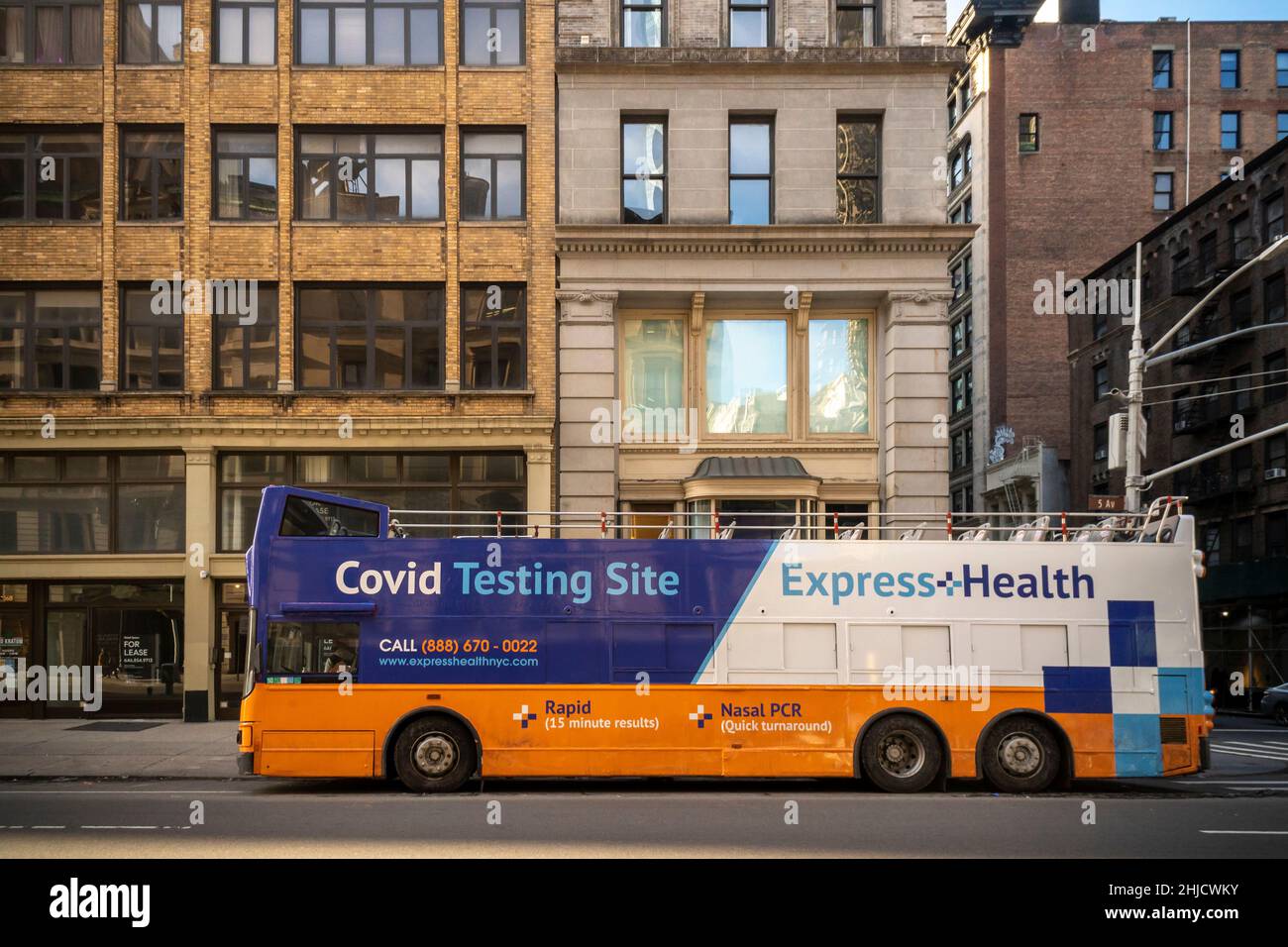 Covid testing bus hi-res stock photography and images - Alamy