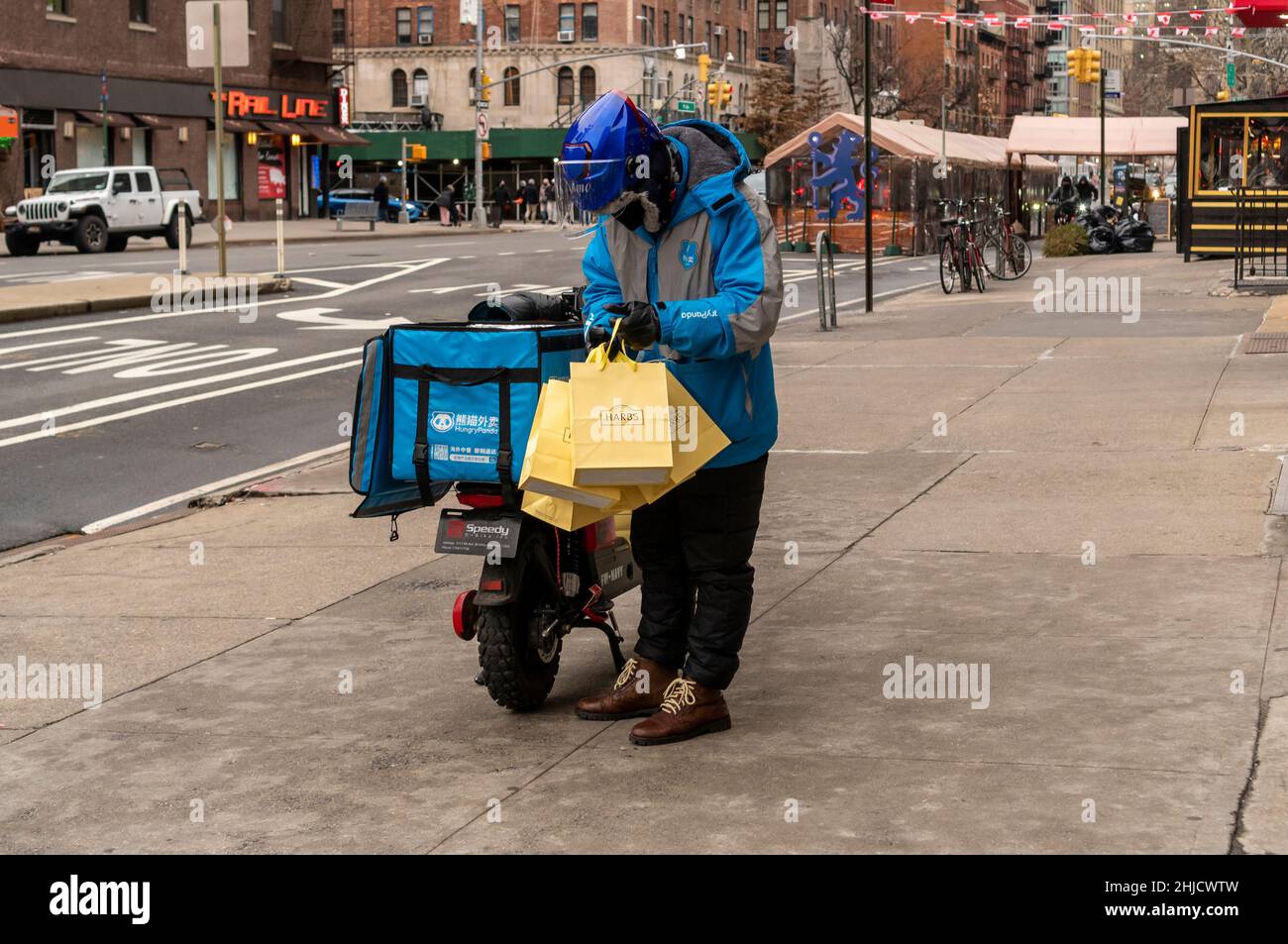 Food panda delivery hi-res stock photography and images - Alamy