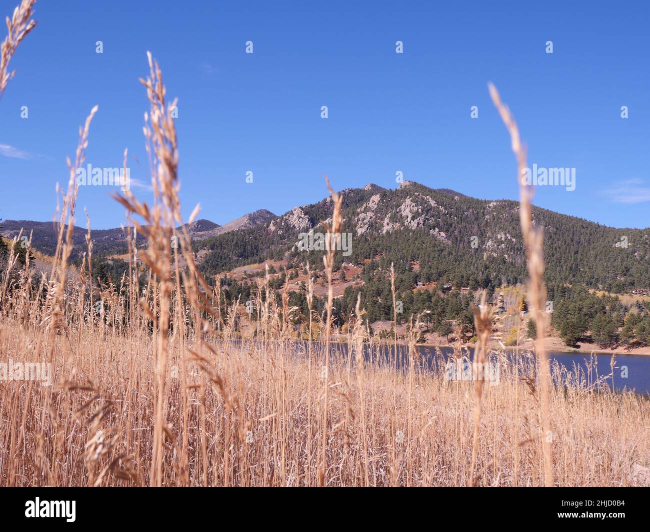 Lake mountain background hi-res stock photography and images - Alamy