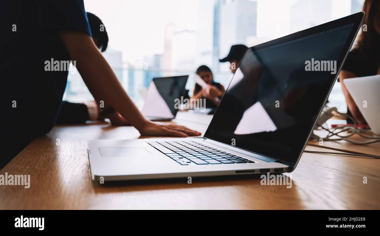 Corporate colleague laptop screen hi-res stock photography and images ...