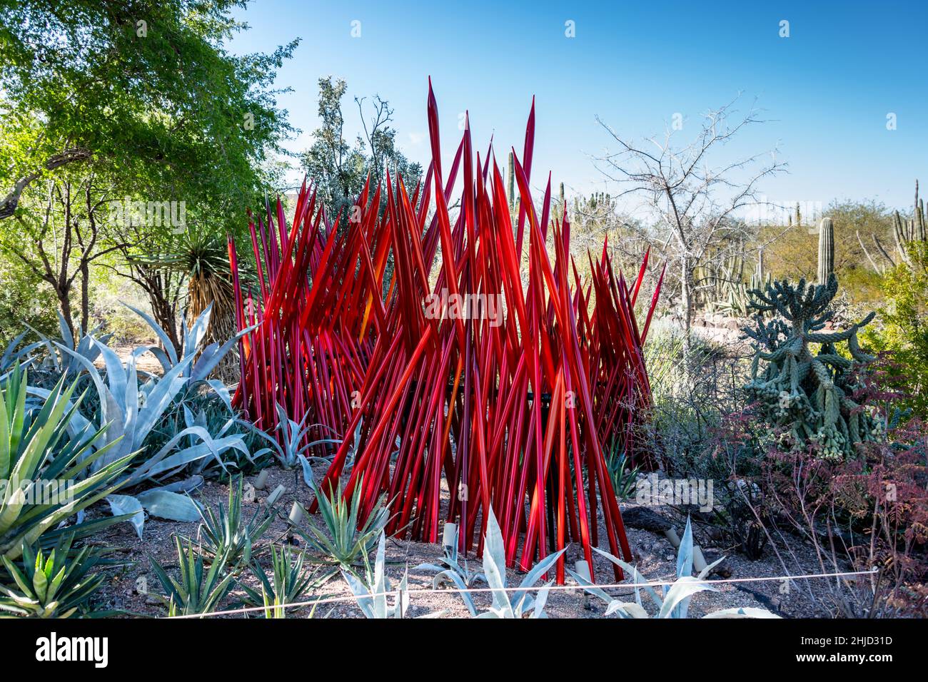 Native american sculpture in garden hi-res stock photography and images ...