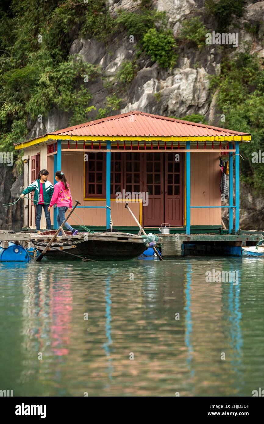 Floating houses, Vung Vieng fishing village, Ha Long Bay, Bai Tu Long ...