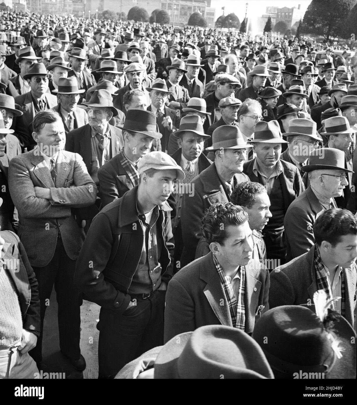 Crowd of men hi-res stock photography and images - Alamy