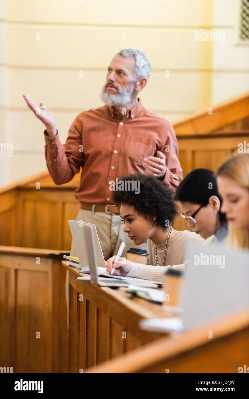 Mature students computers hi-res stock photography and images - Alamy