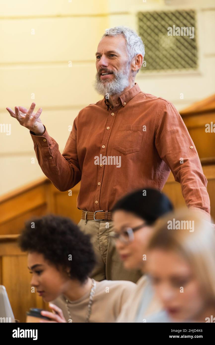 Professor talking to group students hi-res stock photography and images ...