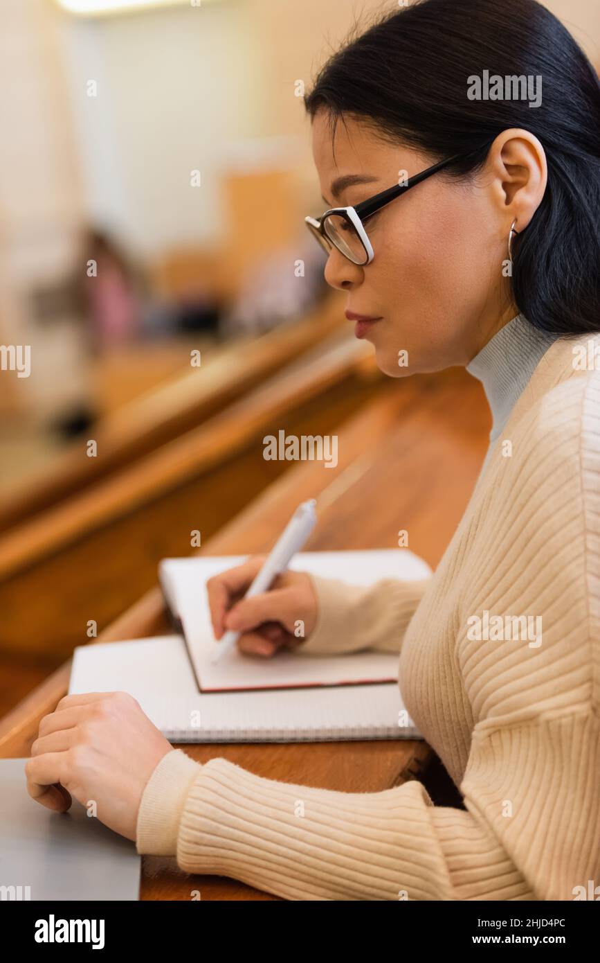 College students lecture side view hi-res stock photography and images ...