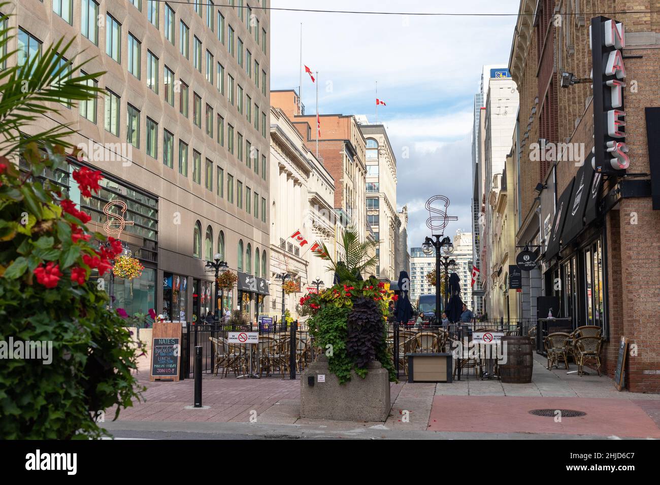 Ottawa, Canada - October 14, 2021: Sparks street with cafe in downtown ...