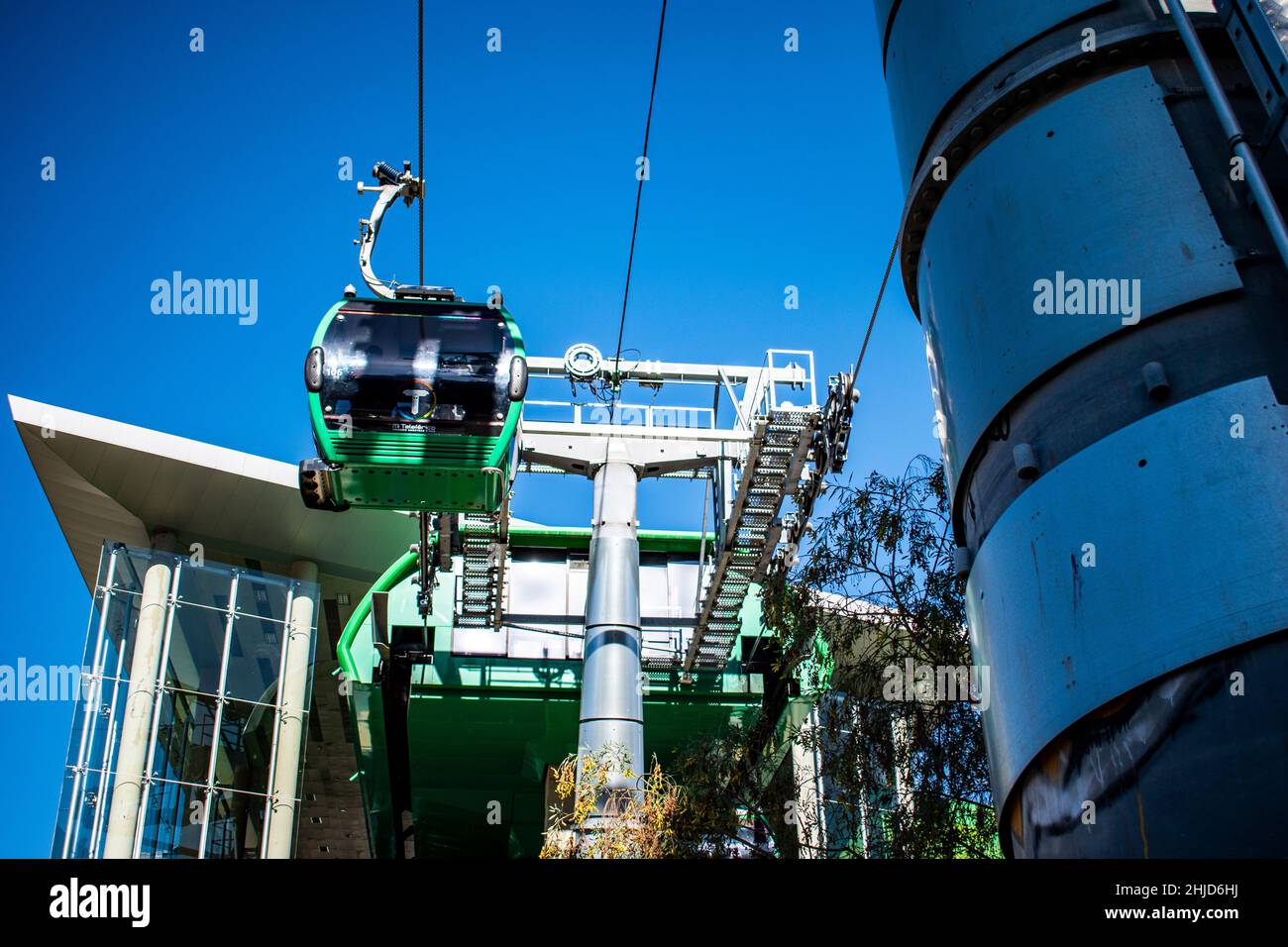 Teleferic transport massive on city Stock Photo - Alamy