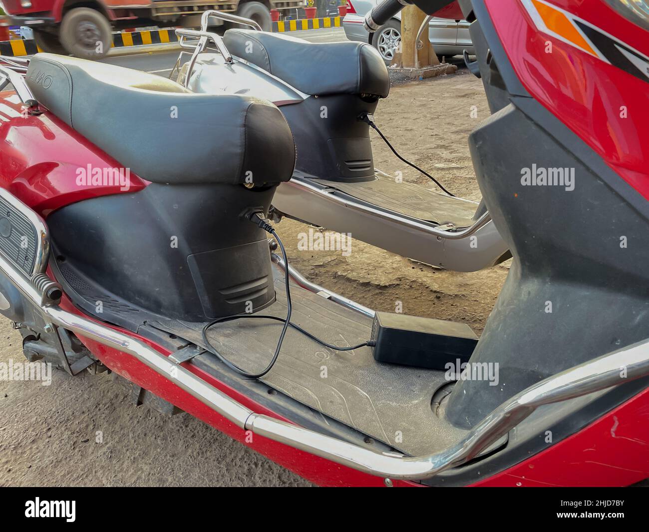 India electric vehicle charging station hi-res stock photography and ...