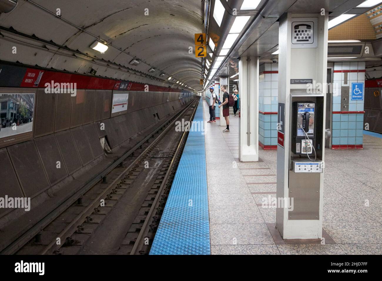 long platform on the red line cta lake station the longest in north ...