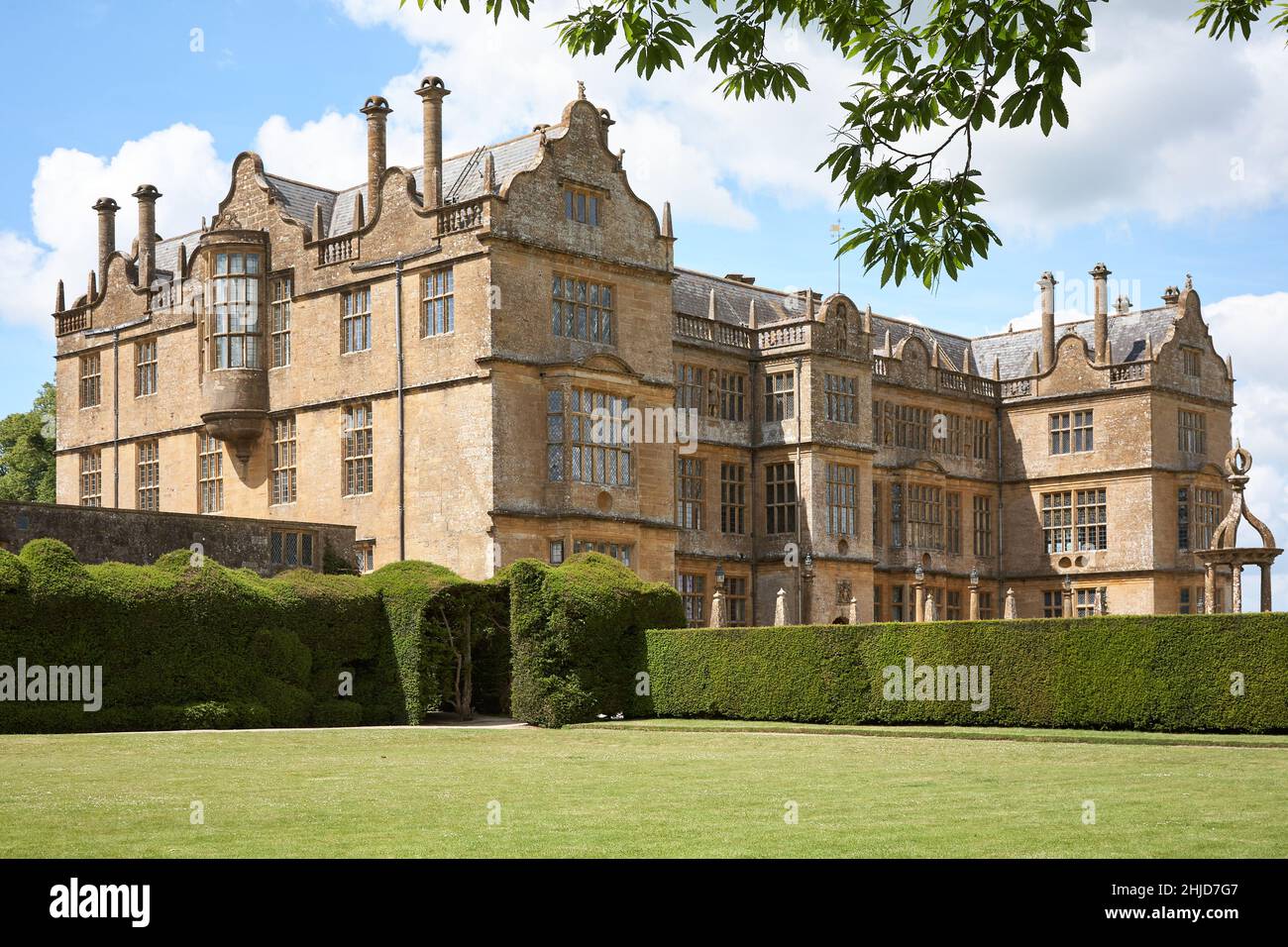 Tudor elizabethan manor house hi-res stock photography and images - Alamy
