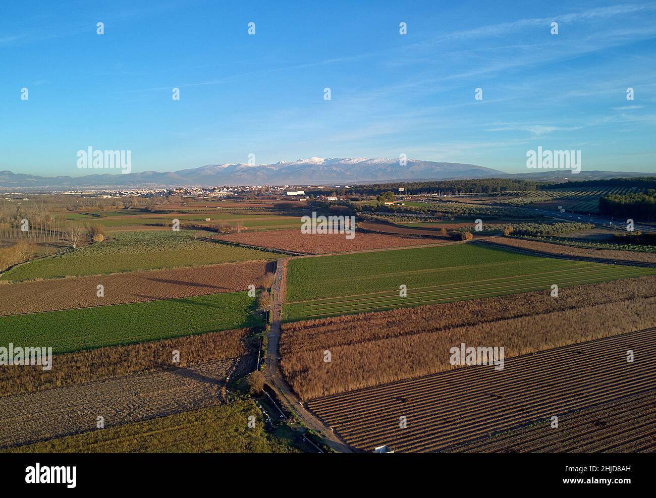 Mountain valley farmlands country road hi-res stock photography and ...