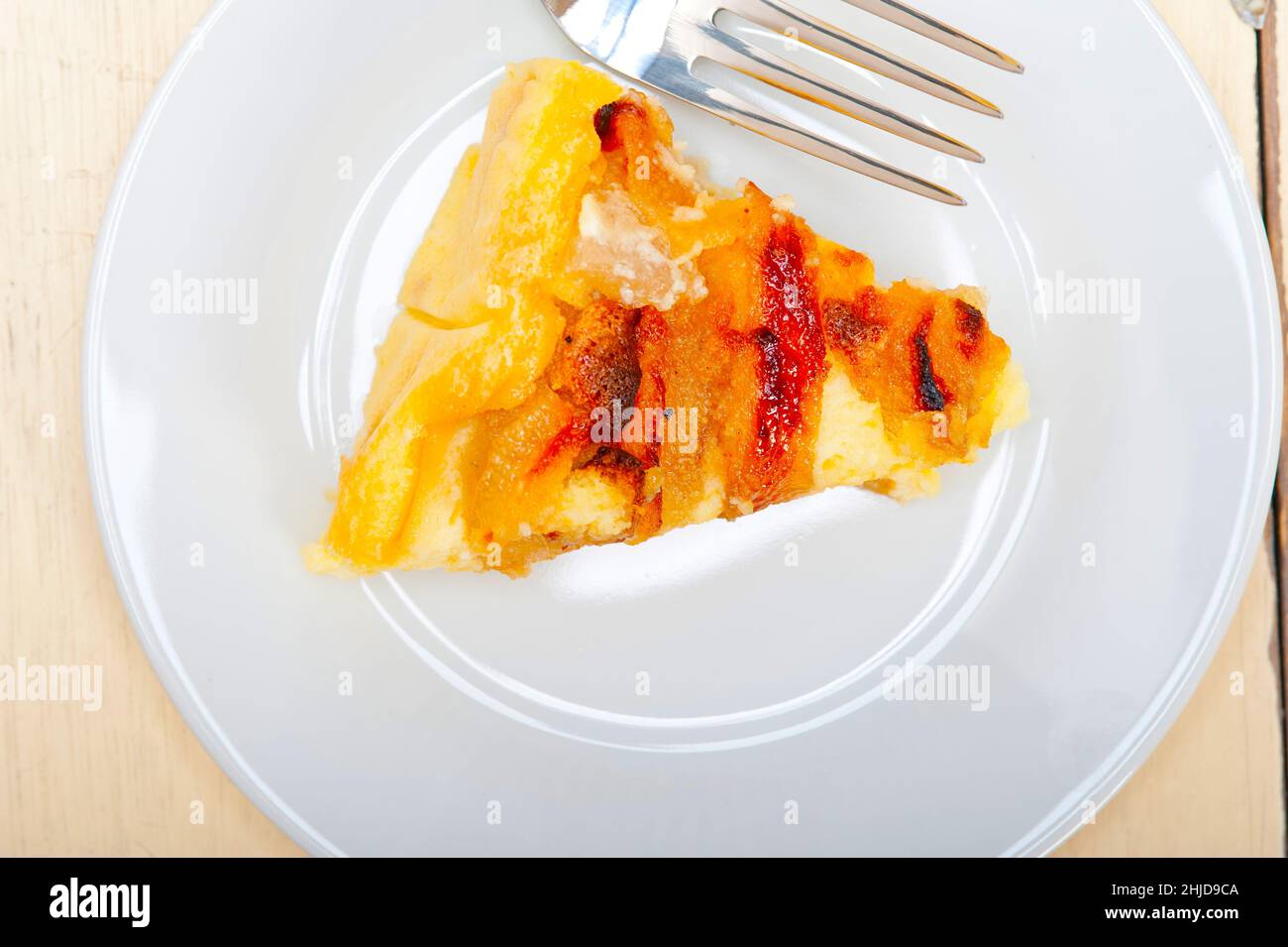 fresh baked homemade rustic pears pie macro closeup Stock Photo - Alamy