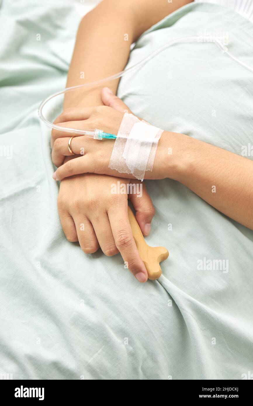 Female patient hands iv hi-res stock photography and images - Alamy