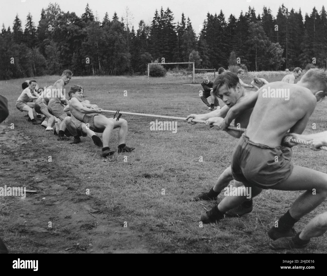 Vintage tug of war hi-res stock photography and images - Alamy