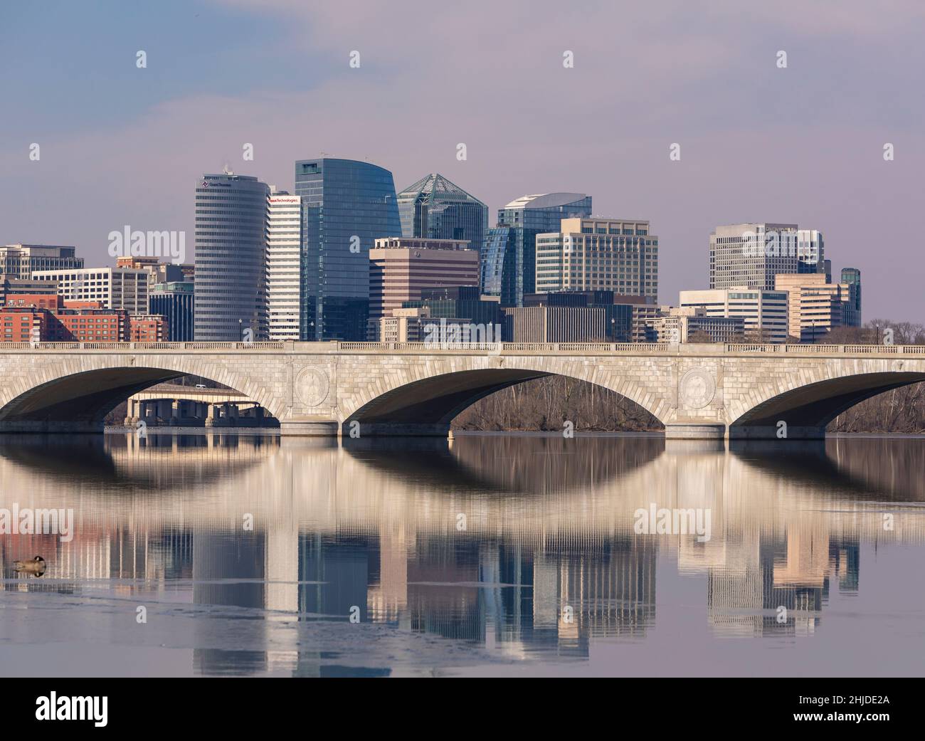 ARLINGTON, VIRGINIA, ISA - Rosslyn skyline and Memorial Bridge over the ...