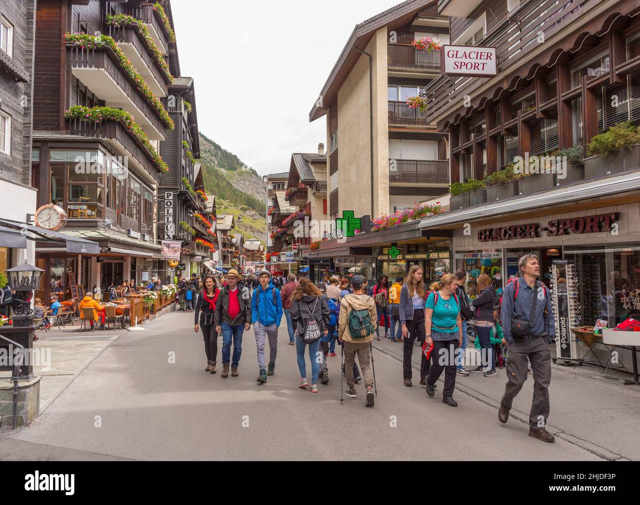 Zermatt street switzerland hi-res stock photography and images - Alamy
