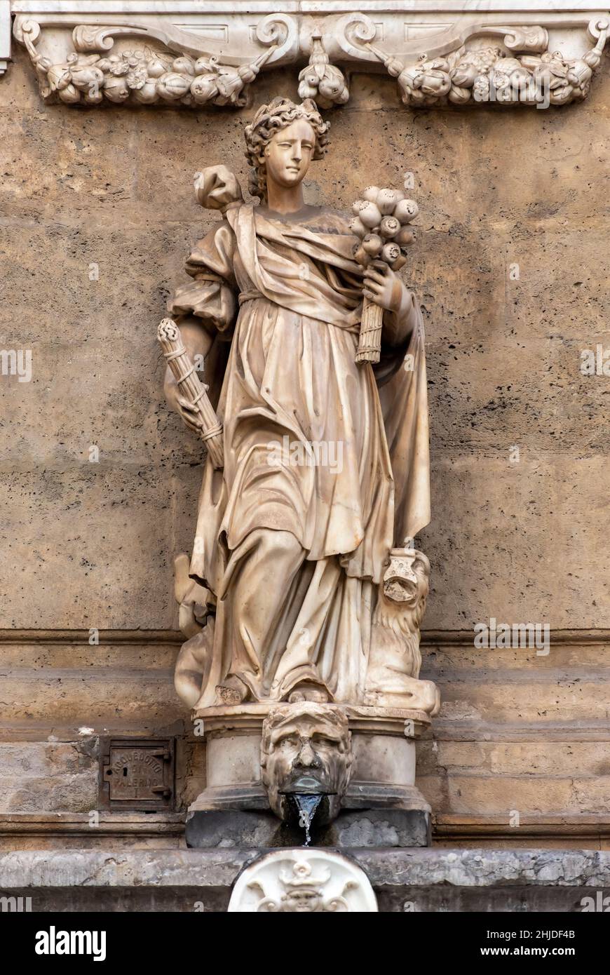 Statue representing summer season at Fountain of Quattro Canti, Palermo ...