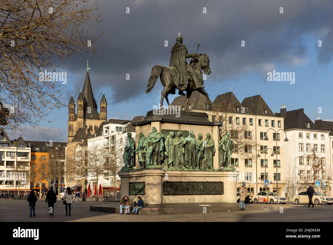 Statue in square north rhine hi-res stock photography and images - Alamy