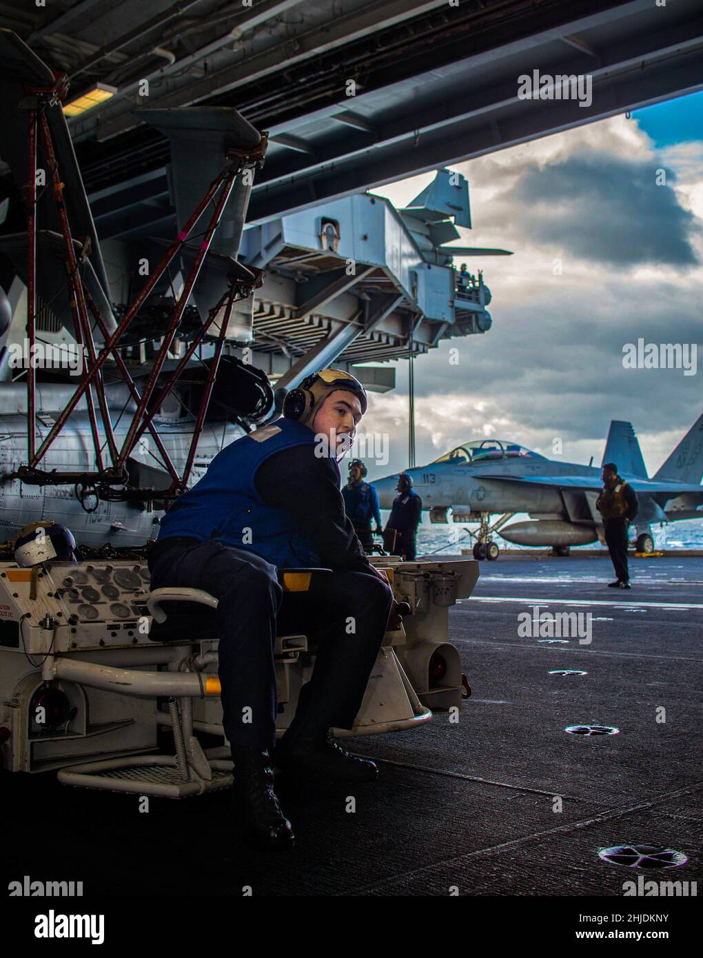 220126-N-GP384-1105 MEDITERRANEAN SEA (Jan. 26, 2022) Aviation ...