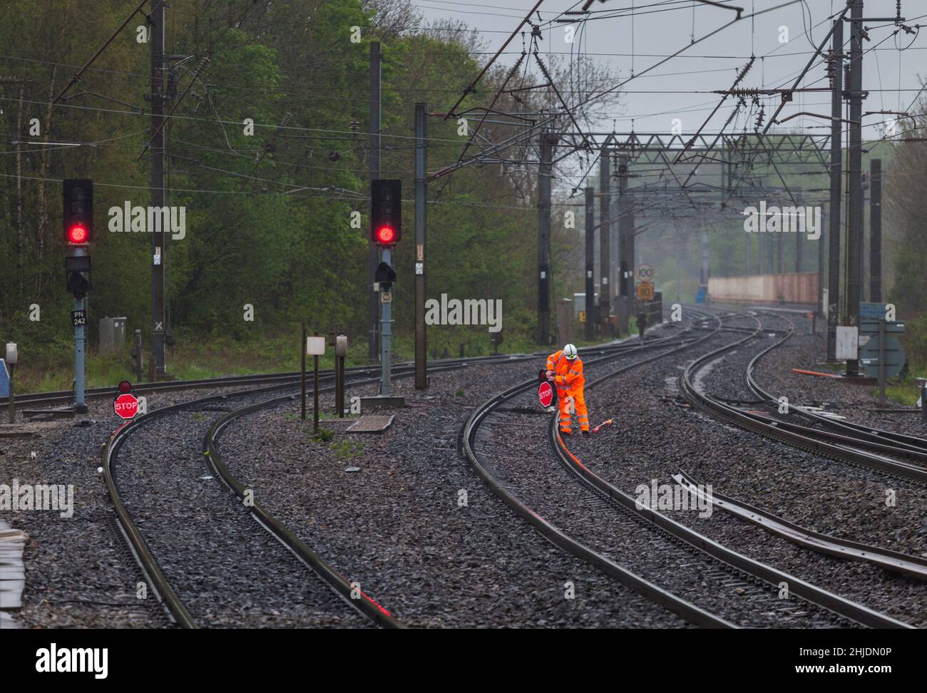 Removing the stop boards at Lancaster on the west coast mainline, to re ...