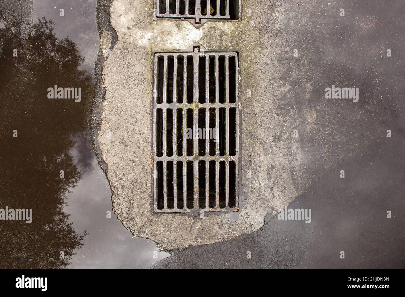 Tarmac and metal drain hi-res stock photography and images - Alamy