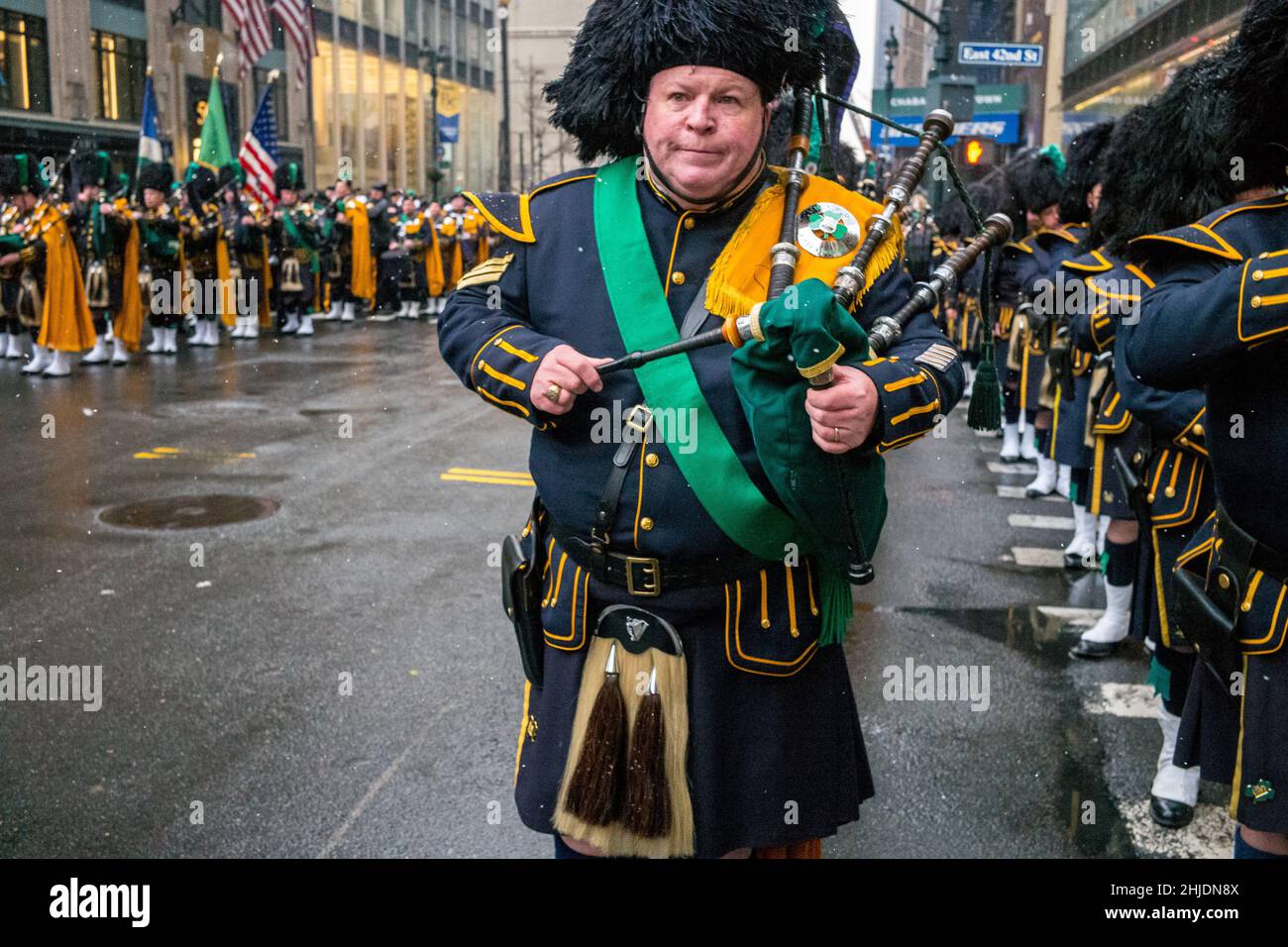 Nypd police pipe band hi-res stock photography and images - Alamy