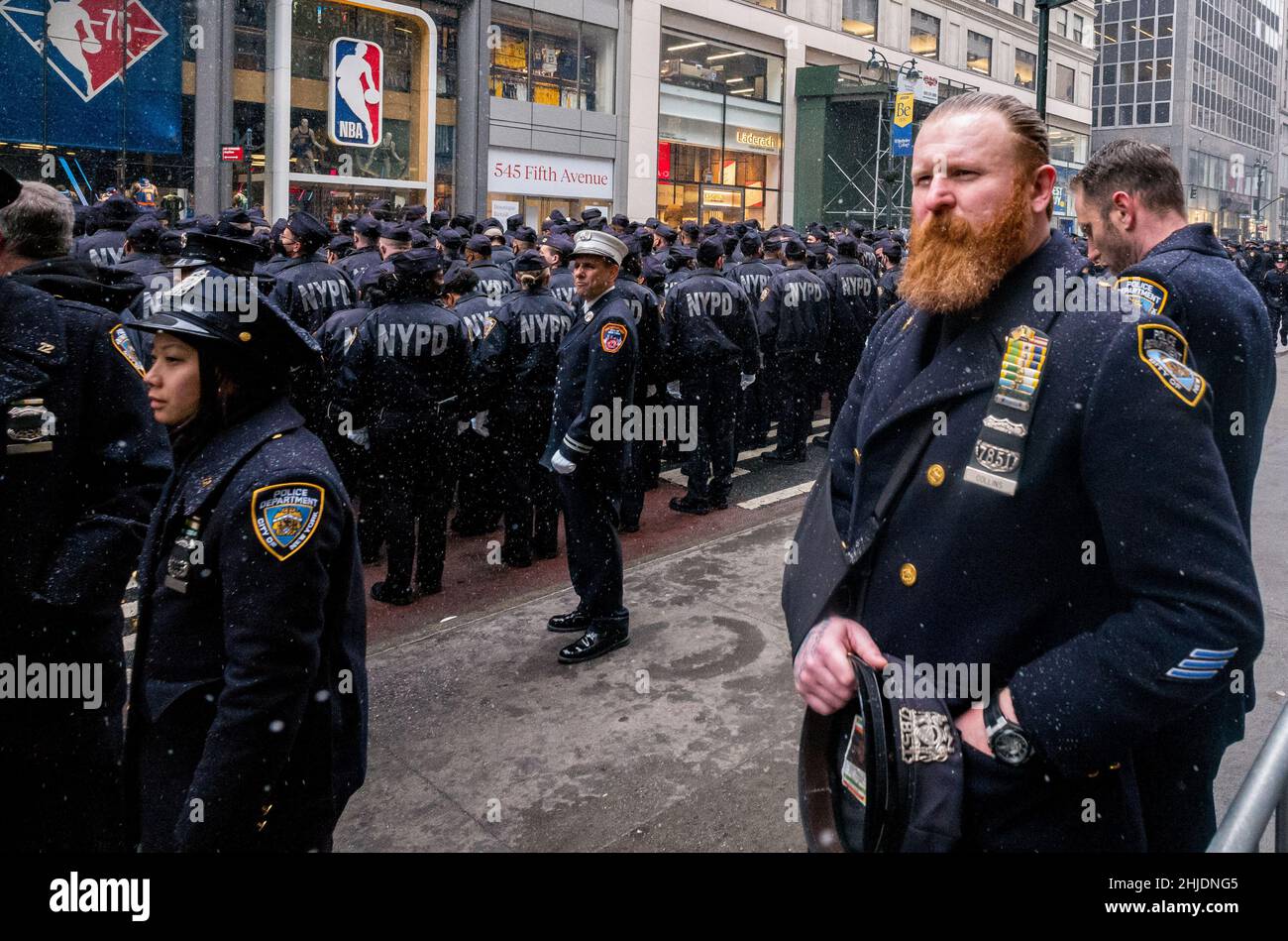 New York, New York, USA. 28th Jan, 2022. A New York City Police officer ...