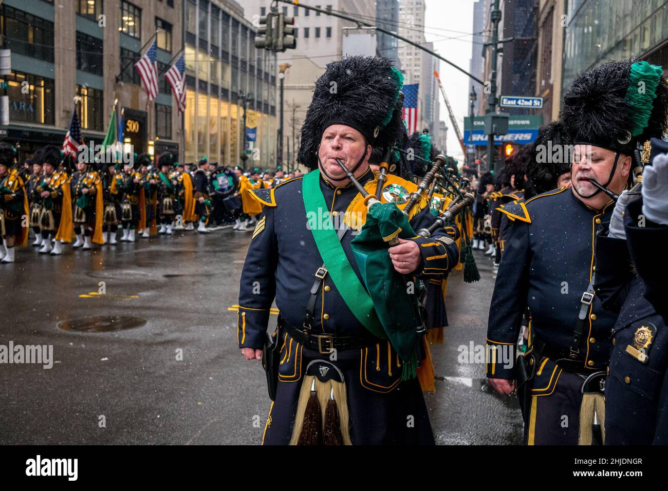 Nypd police pipe band hi-res stock photography and images - Alamy