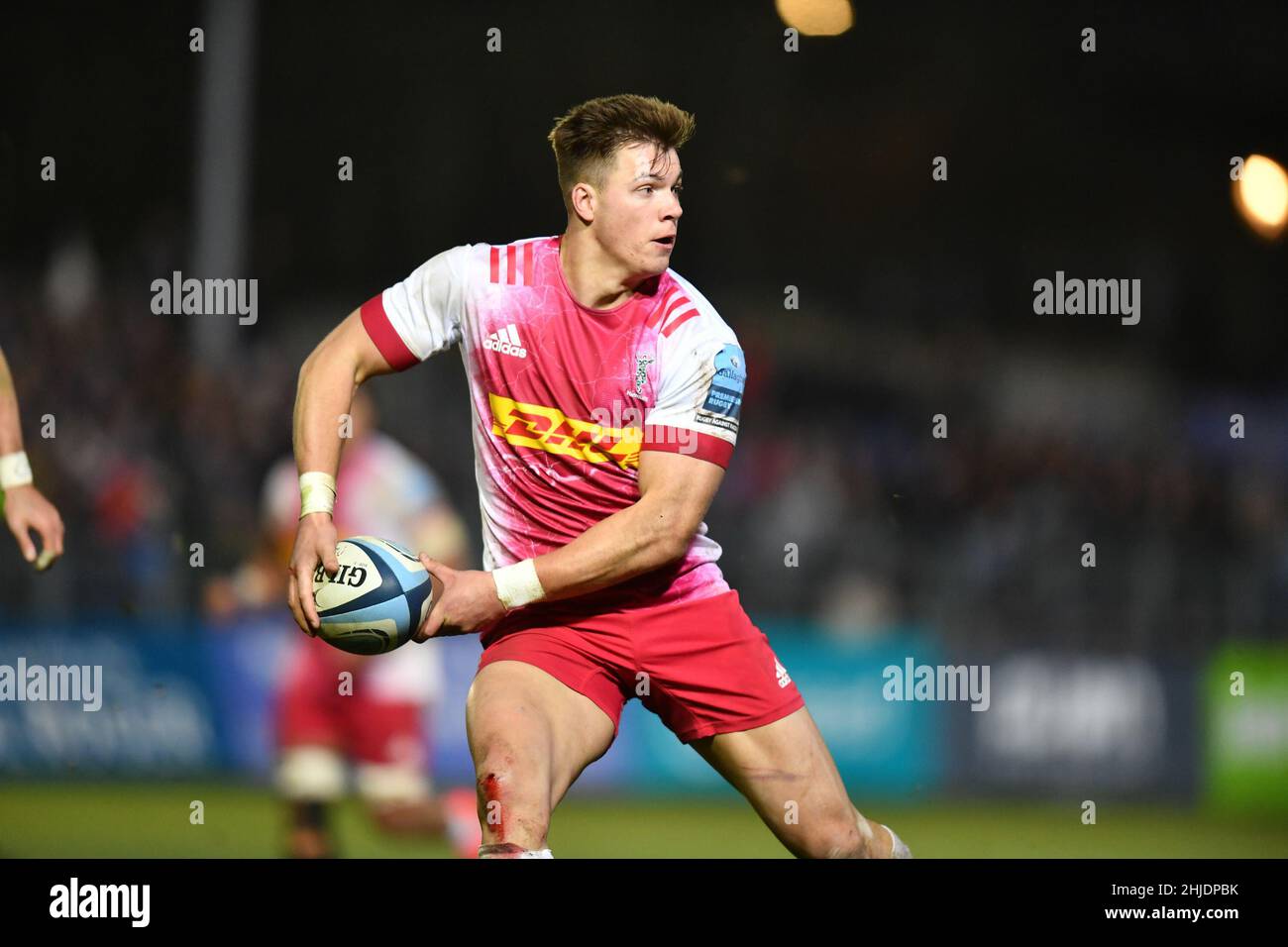 Bath, UK. 28th Jan, 2022. Tyrone Green of Harlequins makes a run for ...