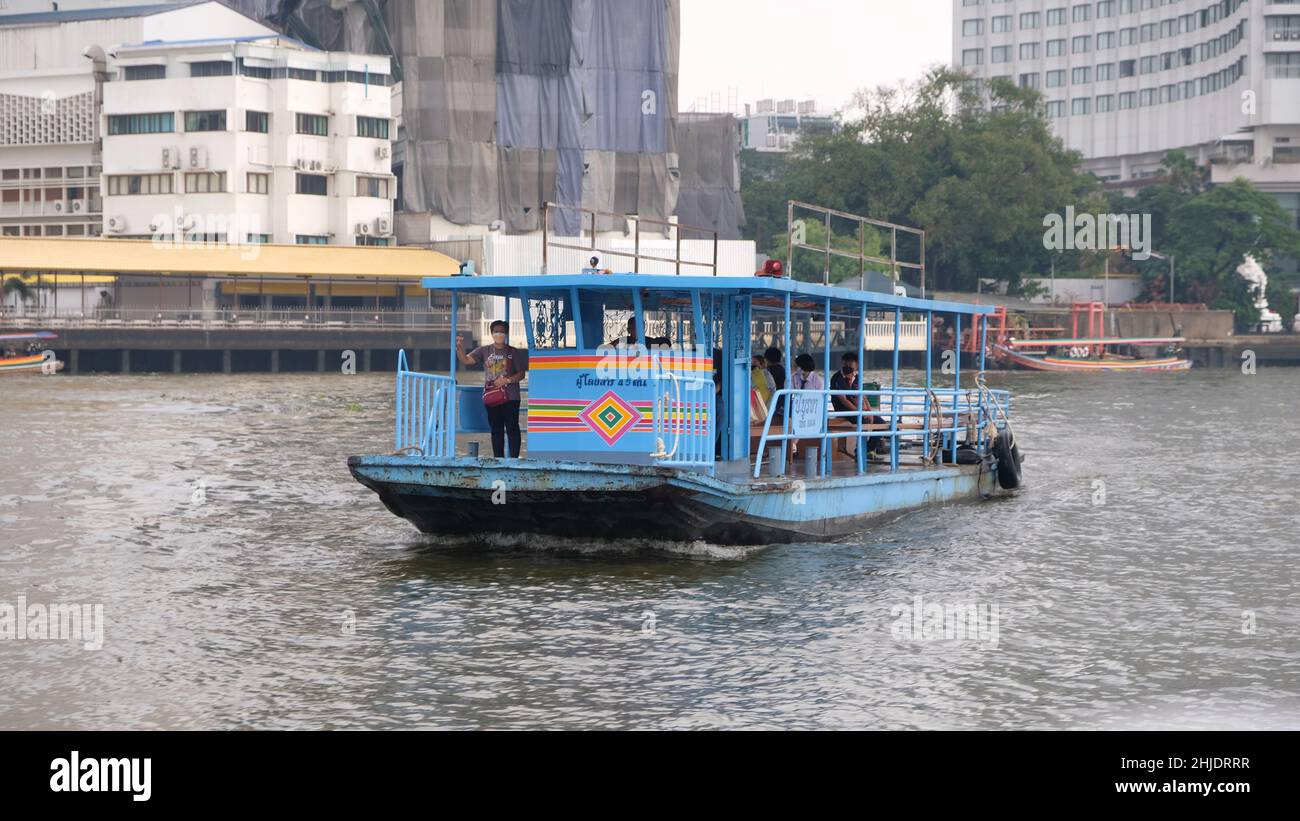 Klong San Ferry Boat to Si Phraya Pier Klong San Ferry Boat to Si ...