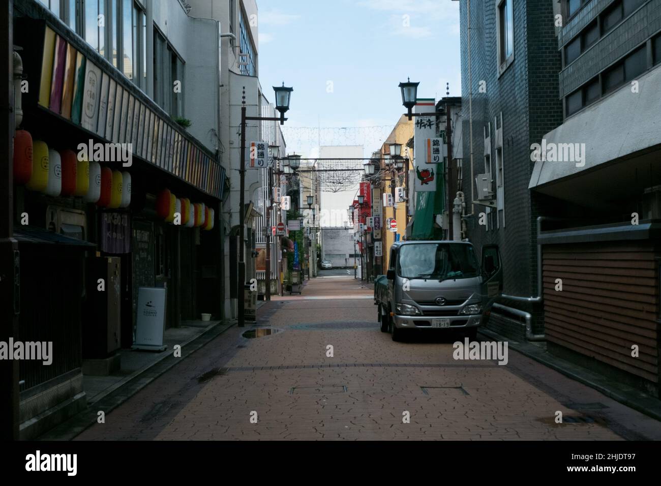 Closed shops japan hi-res stock photography and images - Alamy