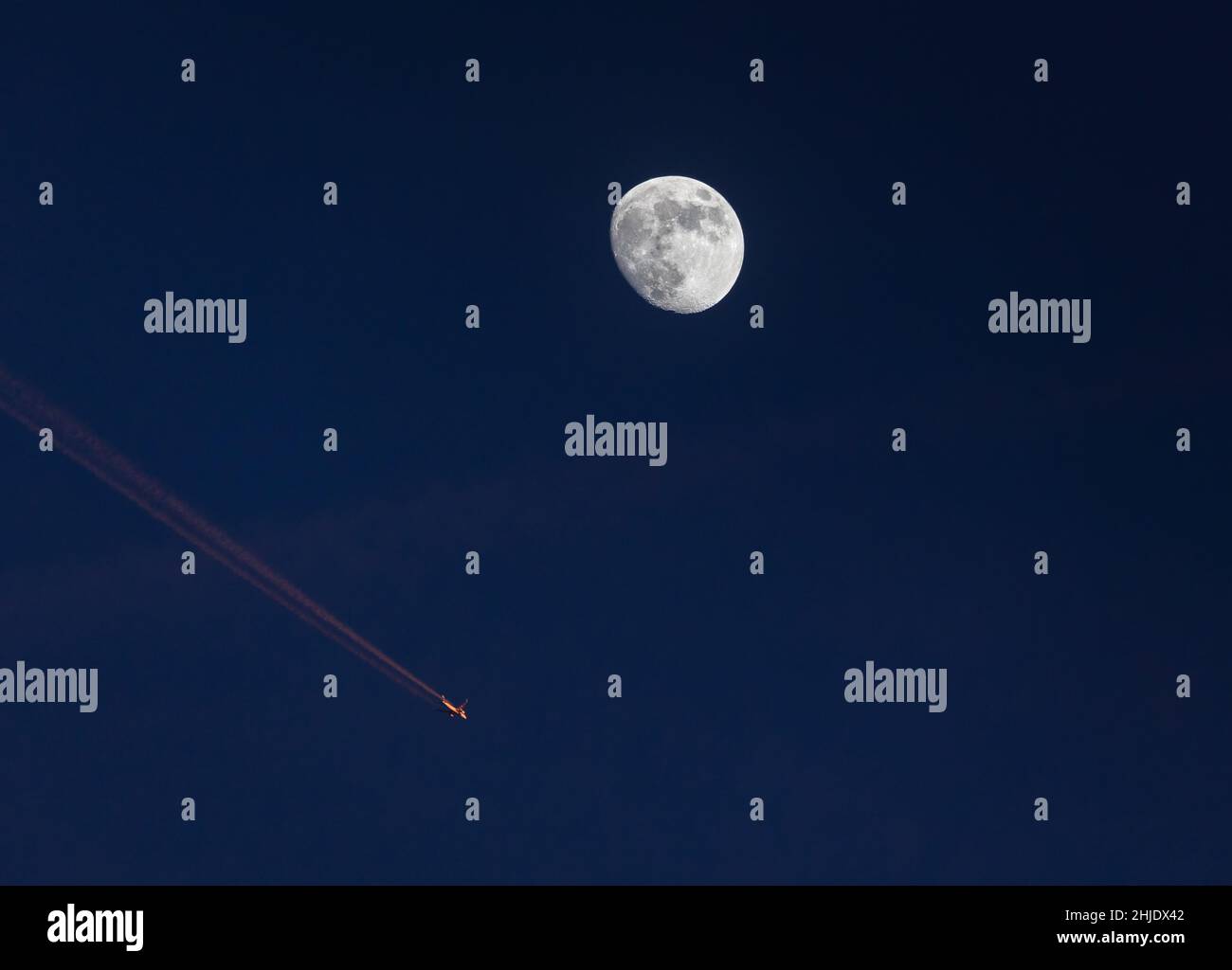 Night sky contrails hi-res stock photography and images - Alamy