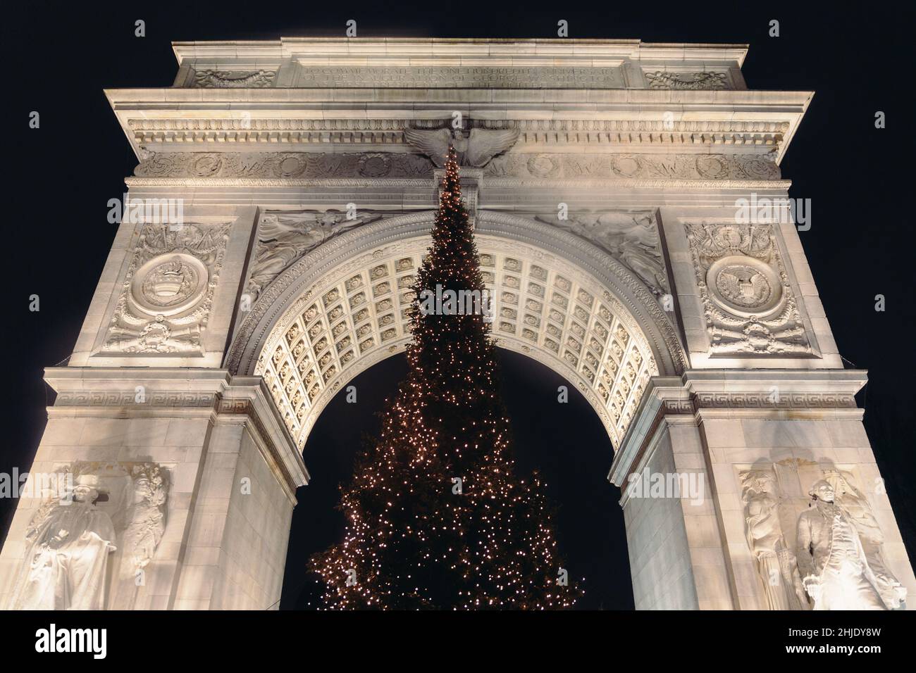 Washington Square Arch and Christmas Tree in the snow, Washington ...