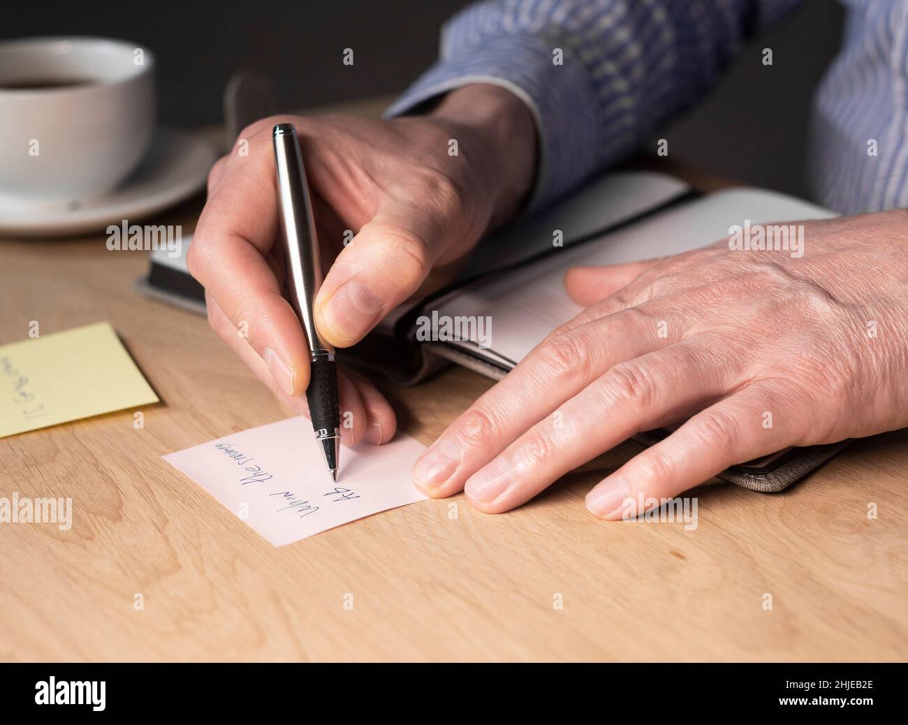 Writing memo hi-res stock photography and images - Alamy